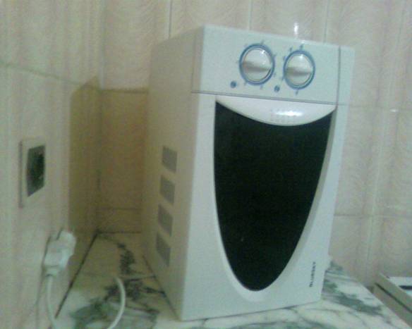 Virei o Microondas e Ele Ficou Feliz - Imagens Mistas